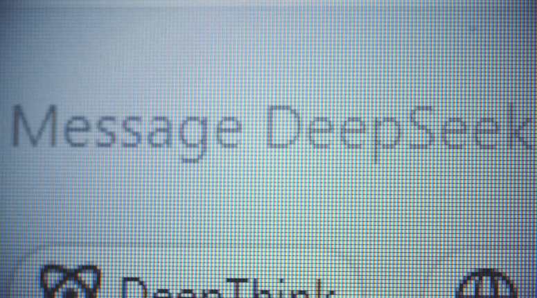 Why Is Crypto Going Down? Fake DeepSeek Tokens Affect Thousands of Traders