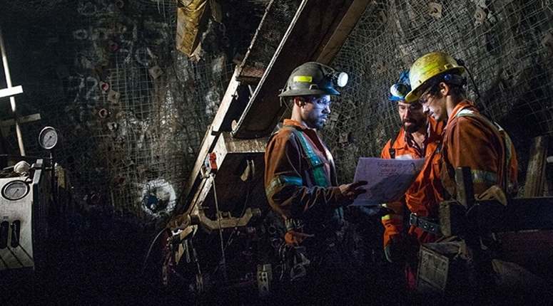 Riot Moves to Power, HIVE to AI: BTC Mining Plummets